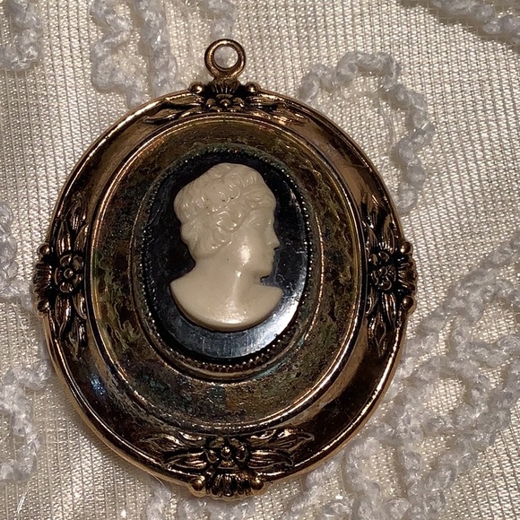 Coro | Jewelry | Vintage Coro Lady Cameo Pendant Photo Locket Signed ...